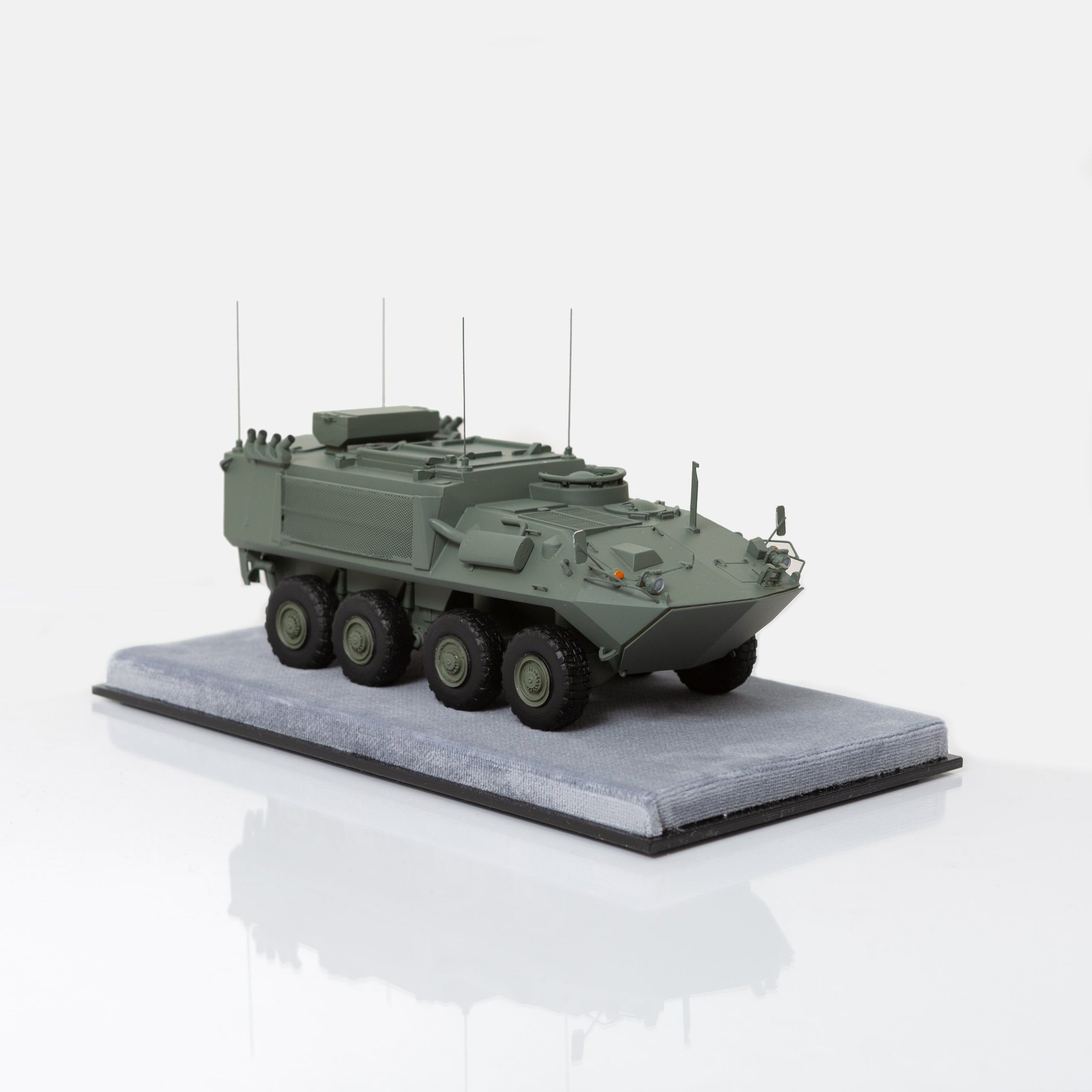 1/35 LAV 2 Bison Assembled Resin Model | Ontario Regiment RCAC Museum